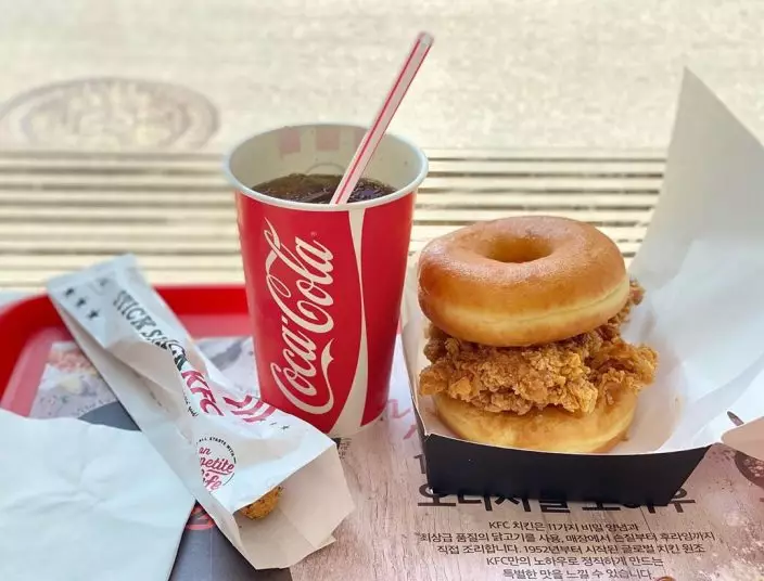 韓Dunkin x KFC經典碰撞！全新脆炸雞扒冬甩堡神奇組合
