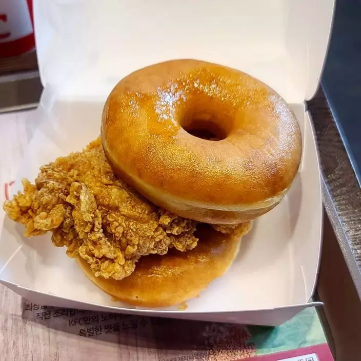 韓Dunkin x KFC經典碰撞！全新脆炸雞扒冬甩堡神奇組合